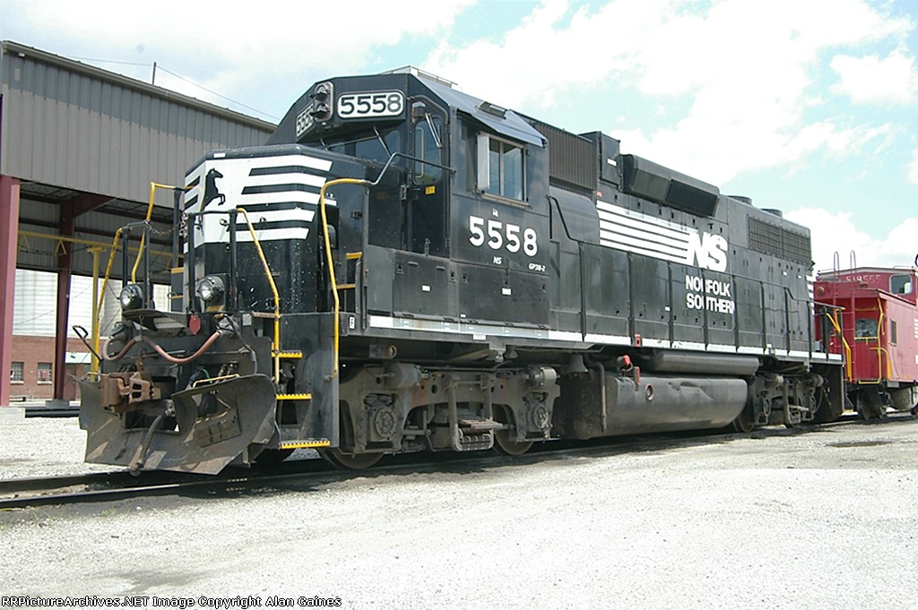 NS GP38-2 5558